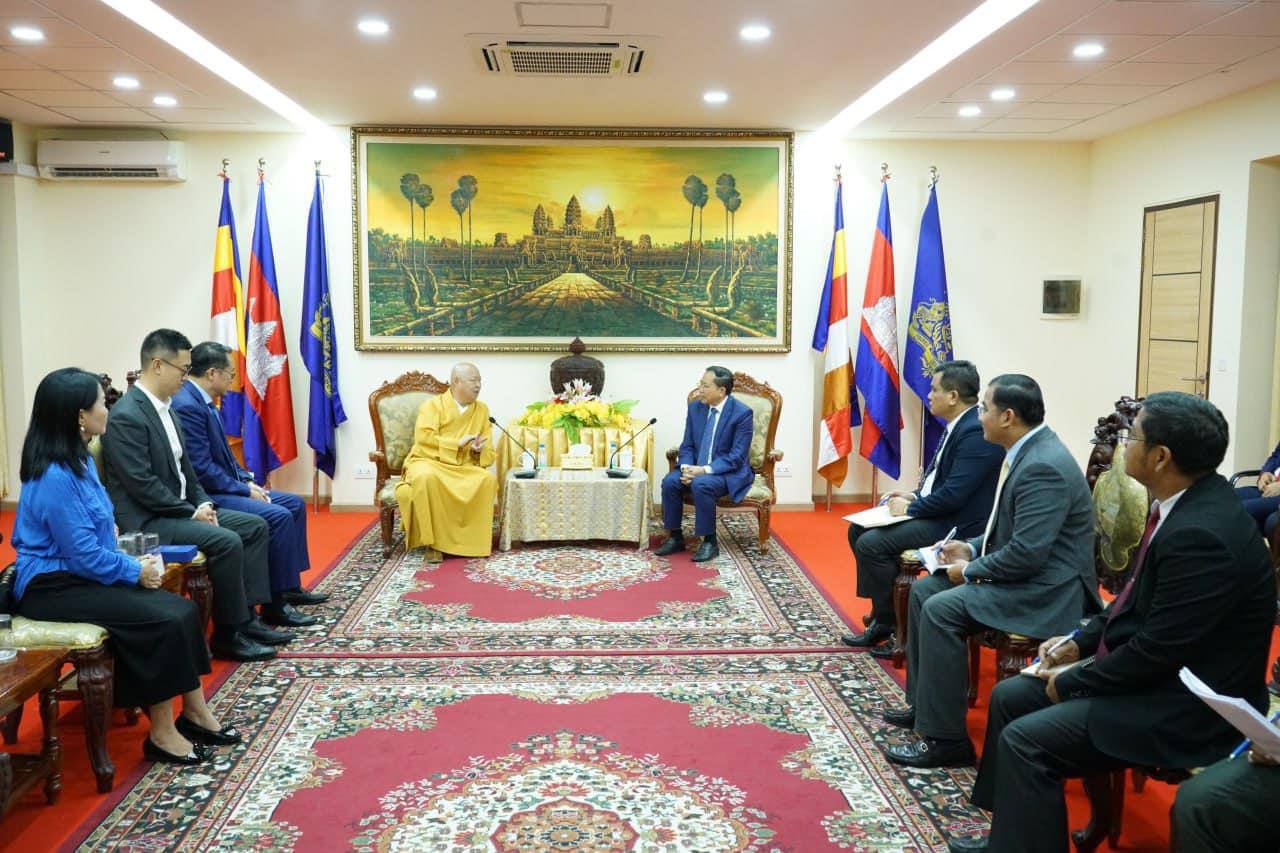 រដ្ឋមន្ត្រីក្រសួងធម្មការ ទទួលបដិសណ្ឋារកិច្ច ព្រះតេជគុណ យីន ស៊ុន (YIN ...