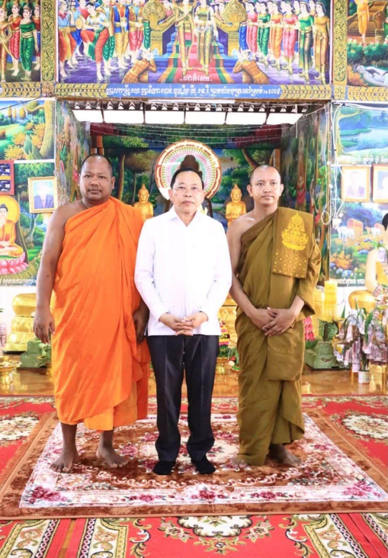 ឯកឧត្តមបណ្ឌិត ចាយ បូរិន អញ្ជើញជាអធិបតីក្នុងពិធីបុណ្យផ្កាប្រាក់សាមគ្គី ...