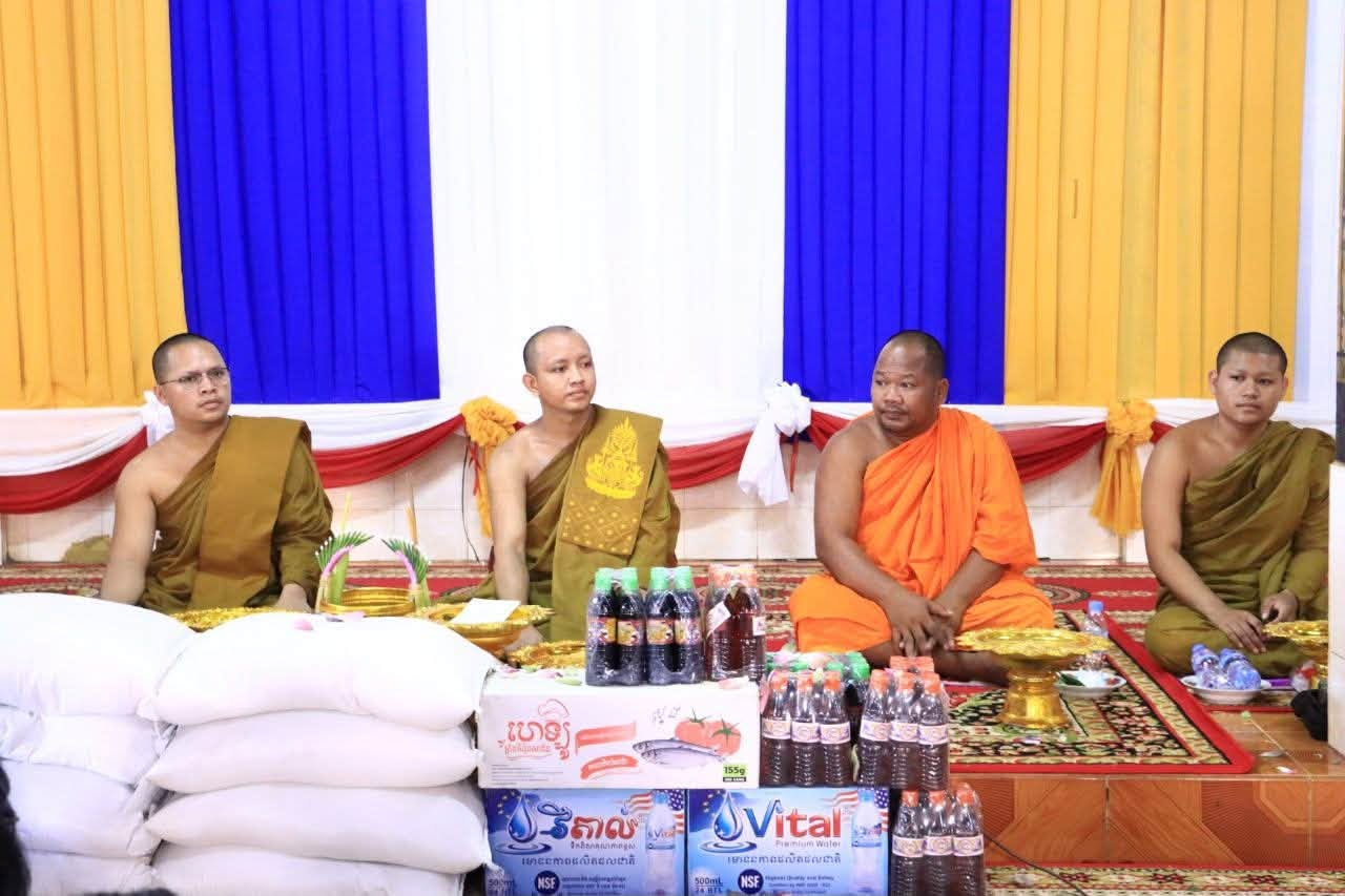 ឯកឧត្តមបណ្ឌិត ចាយ បូរិន អញ្ជើញជាអធិបតីក្នុងពិធីបុណ្យផ្កាប្រាក់សាមគ្គី ...
